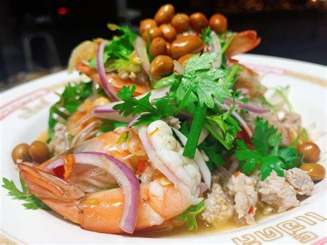 ยำวุ้นเส้นหมูสับกุ้ง • ยำวุ้นเส้นหมูสับกุ้ง ร้าน ยำสดรัศมี ตลาดนัดรถไฟ