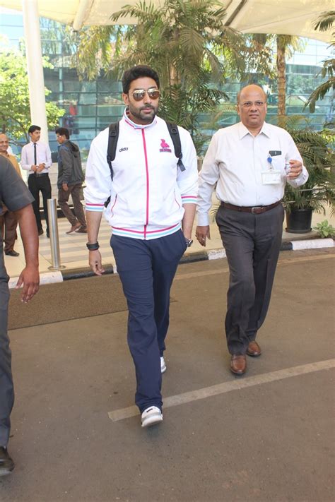 bollywood airport fashion katrina kaif aditya abhishek
