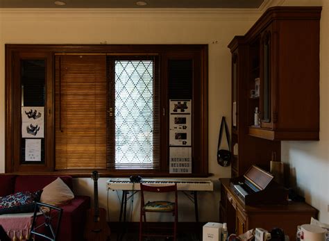 The Loud Minds Of Isha Hening Manual Jakarta