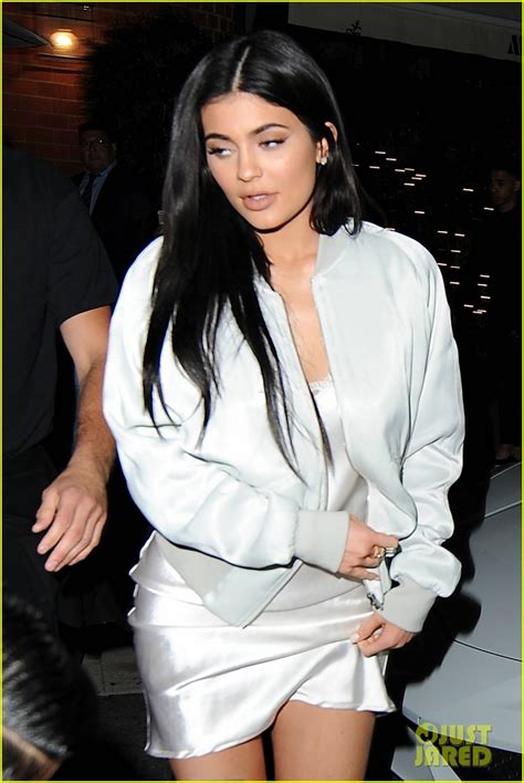 Full Sized Photo Of Kendall Kylie Jenner Hold Hands After Mr Chow Dinner Date Kendall