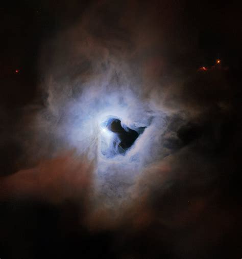 反射星雲ngc 1999に空いた謎の暗黒空洞 ハッブル望遠鏡が撮影 アストロピクス