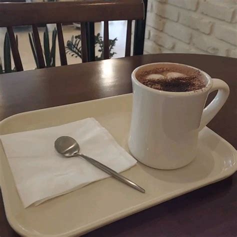 오늘 간만에 까페가서 🍫초코라떼 한잔함 ㅎㅎ 요즘 커피마시면 불안감이 더 심해져서 까페갈 때 웬만하면 커피 안 들어간 음료만 시킴