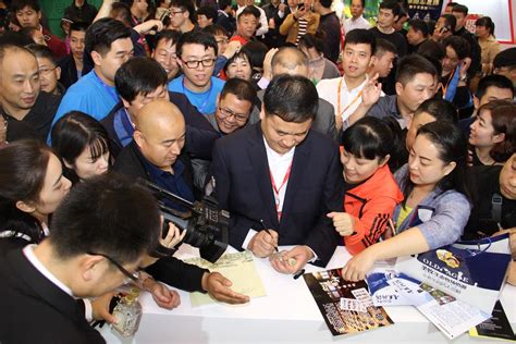 汾酒展台惊艳秋糖 老白汾酒斩获双冠