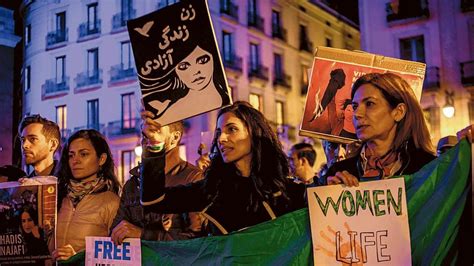 La Classifica Delle Donne Dell Anno Premiate Le Manifestanti In Iran Per Mahsa Amini La Stampa