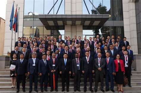 ЕРӨНХИЙ САЙД САНХҮҮГИЙН САЛБАРЫН УДИРДЛАГУУДТАЙ УУЛЗАЛТ ХИЙЛЭЭ Монгол Улсын Ерөнхий сайд Л Оюун