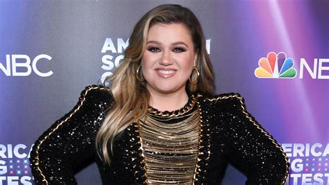 Kelly Clarksons Candid Confession About Her Shower Behavior Has Some