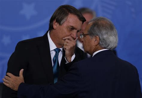 Programa De Bolsonaro Deve Usar Guedes Para Defender Economia