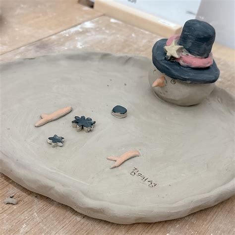 진주가좌동미술신진주미술학원이로이로미술 피카부 정글 숲 이번 수업은 마블링의 우연성 기법을 익히며 열대우림 나뭇잎의 무늬를 개성있게 나타내고 오리고 붙이고를