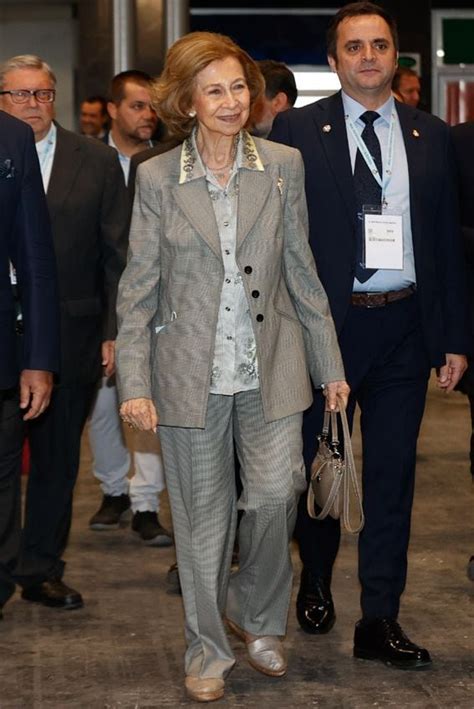 La Reina Sofía Participa En Una Feria Canina