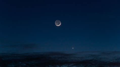 How To See Bright Venus Dance With A Glowing Crescent Moon This Week