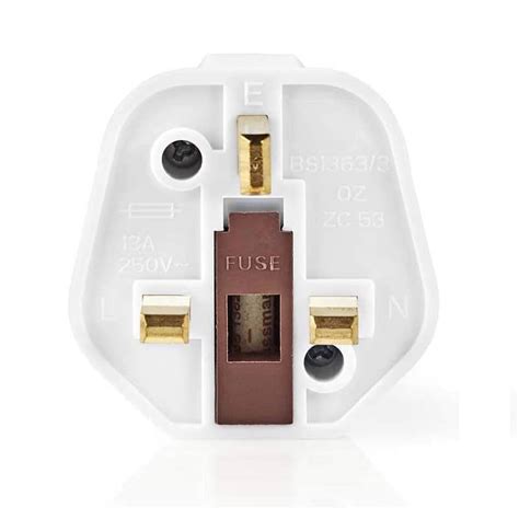 Adaptador De Enchufe De Europeo A Enchufe UK Blanco