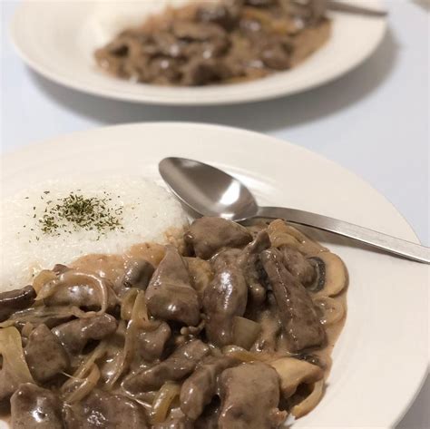 14キロのイチボを使って、 贅沢なビーフストロガノフにしました。 作り方は簡単！ 材料 牛肉 玉ねぎ マッシュルーム 白ワイン バター 生