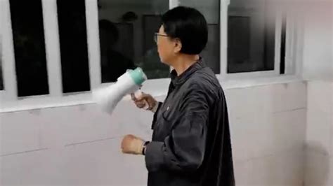 连续13年送考，高考首日张桂梅一早叮嘱考生带好考试用品所有人澎湃新闻 The Paper