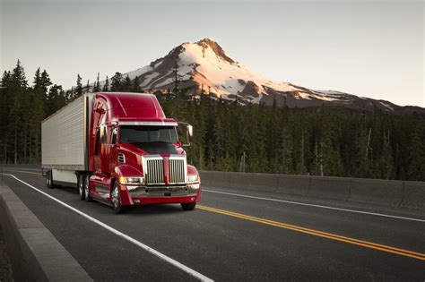 Daimler Trucks Celebra Aniversarios De Freightliner Y Western Star