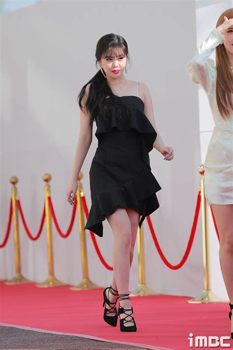 포토 여자아이들 수진 사랑스러운 걸음걸이