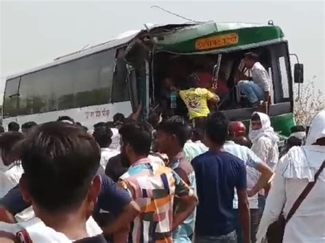 Yamuna Expressway Tractor Trolley And Roadways Bus Accident यमुना