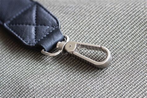 남성 핸드백의 금속 버클 쇼핑 제조 라이프스타일의 개념 지갑에 대한 스톡 사진 및 기타 이미지 지갑 걸이 장비 사슬 Istock