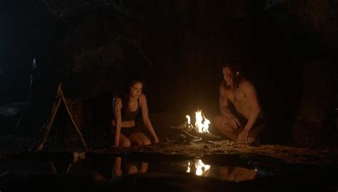 Голая Мари Авгеропулос в The 100