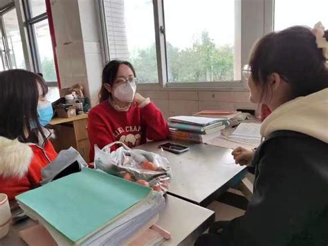 我院开展返校辅导员深入学生宿舍之心系毕业生活动 文学院