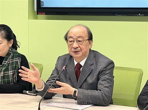 劉靜怡一路罵綠遭封殺 柯建銘高舉黨團自主：祭開除黨籍處分