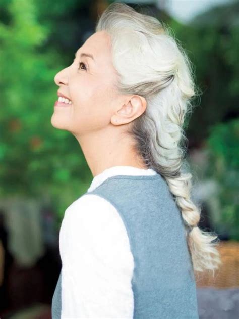 被时尚“老奶奶”惊艳！真正优雅的女人，60岁依旧气质超凡 知乎