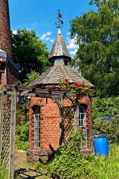 In Arbeit Mehrfamilienhaus Halstenbek