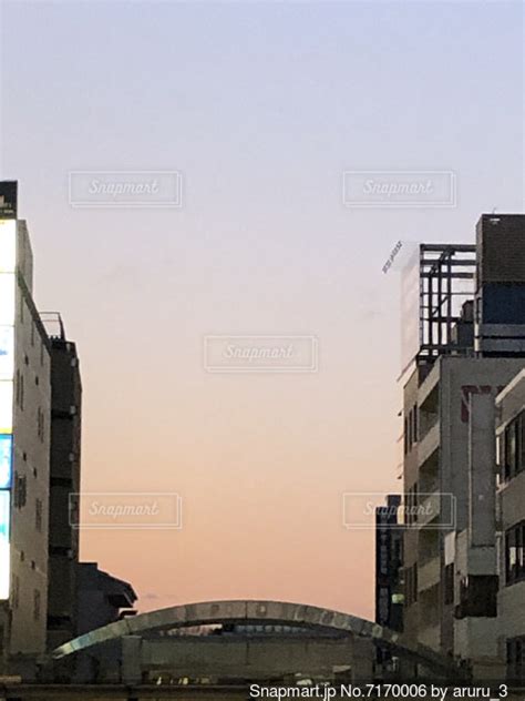 ビルの谷間の写真・画像素材 7170006 Snapmart（スナップマート）