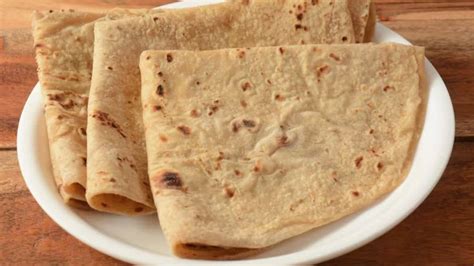 Healthy Roti कब नहीं खानी चाहिए जौ के आटे से बनी रोटी फायदे की जगह हो