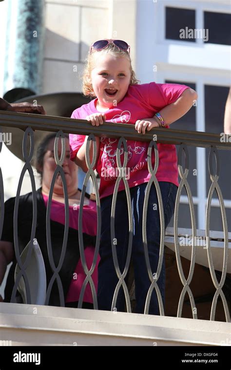 Here Comes Honey Boo Boo Star Alana Thompson And Her Mother Mama