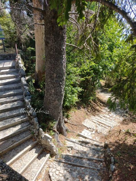 La Scala Nel Cielo Al Parco Regionale Del Campo Dei Fiori Tra Roccia