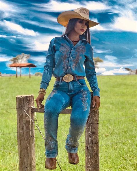 Pin Em Cowgirl
