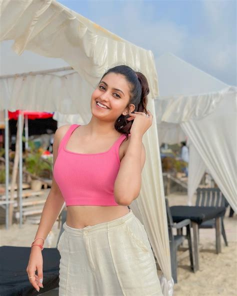 Deepika Pilli అదరహో అనిపిస్తున్న దీపికా పిల్లి కవ్విస్తున్న అమ్మడి