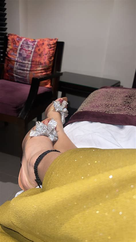 Aparna Dixits Feet