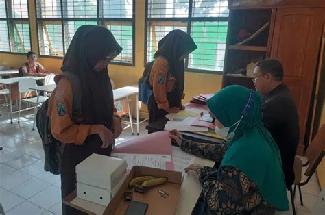 Siswa Luar Kota Berebut Masuk SMK Negeri Di Jombang Lewat Jalur