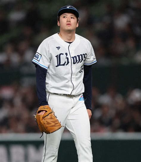 ＜西・オ＞延長10回に送り出した佐藤隼が大乱調。ベンチで渋い表情の西口監督（撮影・篠原岳夫） スポニチ Sponichi Annex 野球