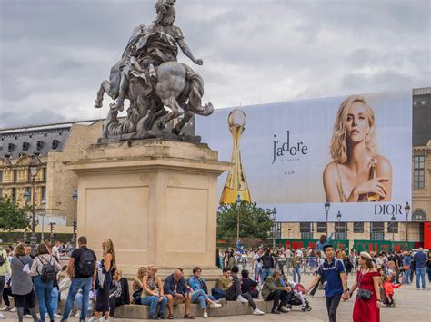 Francia pese a las críticas las costosas fachadas de los edificios