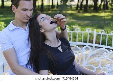 Jeunes Filles Nues Avec Le Sexe A L Air 81 Images Photos Et Images Vectorielles De Stock