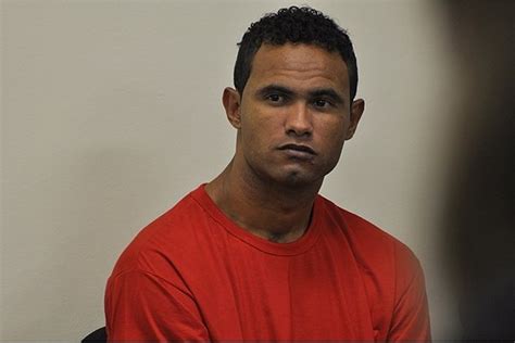 Ex goleiro Bruno pede exame de DNA após ser condenado a pagar