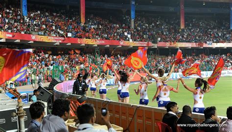 Rcb Fans At Chinnaswamy Stadium Royal Challengers Bangalore Flickr