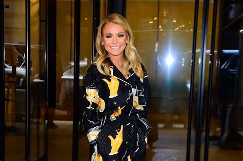 Kelly Ripa Wears 2280 Pajama Set On Watch What Happens Live Theyre