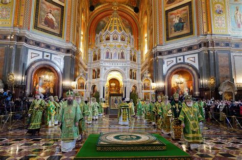 Святейший Патриарх Кирилл совершил Литургию в Храме Христа Спасителя у ...