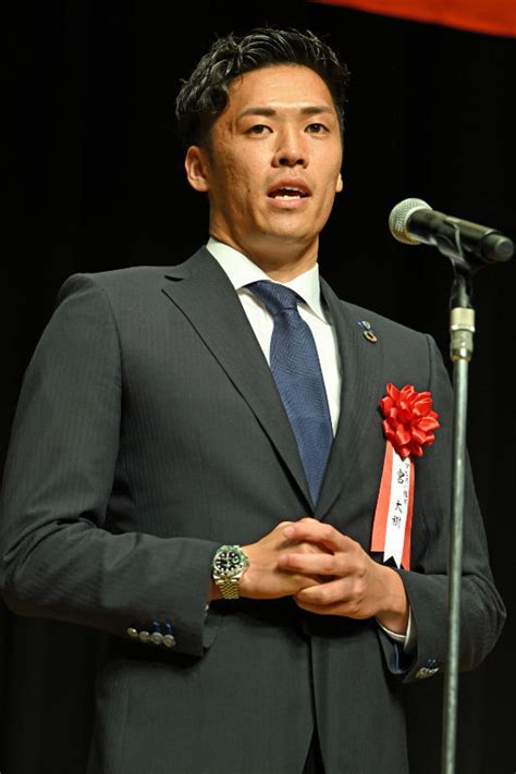 西日本スポーツ賞を受賞し、喜びを語るアビスパ福岡の宮（撮影・穴井友梨） 福岡第一高バスケ部、アビスパ福岡、近藤健介外野手 西日本スポーツ賞