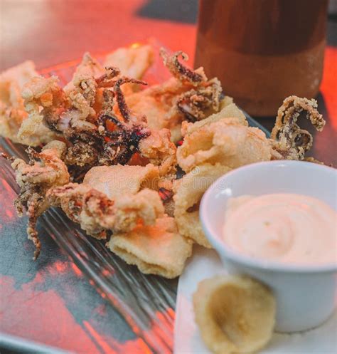 Lula Assada Em Farinha Frita Foto De Stock Imagem De Gastronomia Borrado 214983662