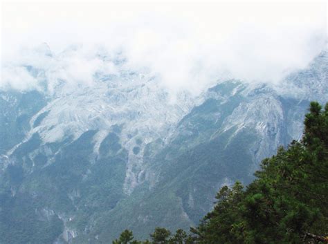 Au sud des nuages le Yunnan 云南 Lazuli International Page 4