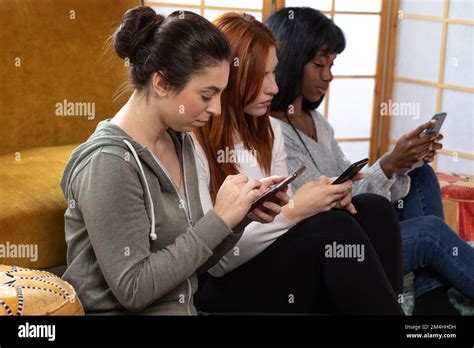Modern Times Of A Girlfriend Night Out With No Communication Spent