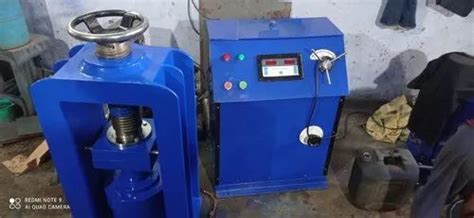 Digital Cube Testing Machine Capacity 2000 K N At 78000 In New Delhi