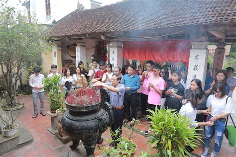 Đoàn Trường Thpt Phùng Khắc Khoan Đống Đa Dâng Hương Tại Nhà Thờ