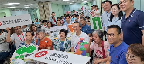 陳純純 婦女會借出給房署做工作坊，陳純純，陳恒鑌，馮卓森與一班街坊一齊參與討論，副局長更親臨了解 強 為提升公屋居