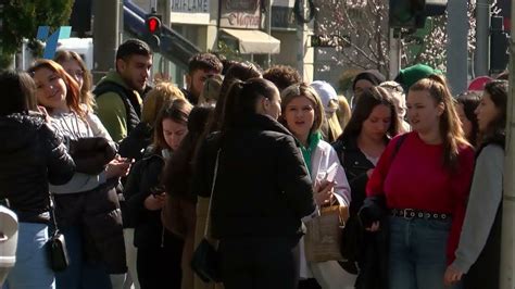 Средношколците на протест в петок пред МОН бараат кратење на материјалот за матура Youtube