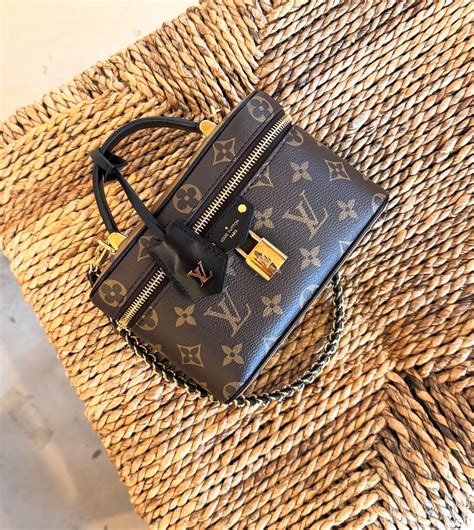 개그맨 남편이 사 준 생일선물 명품가방 자랑한 아내 이솔이 투데이 셀럽패션